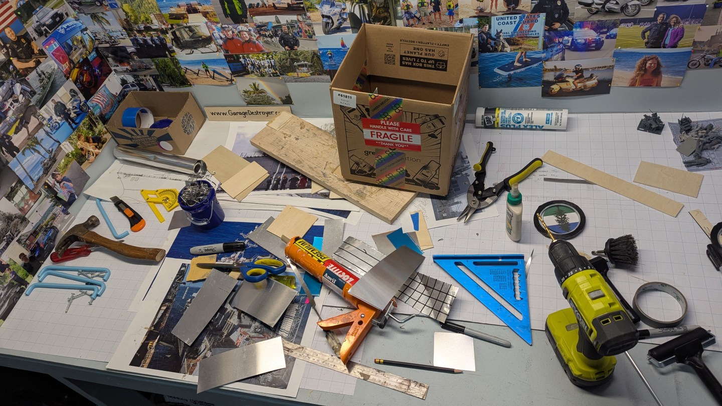 THE GARAGE DESTROYER – 1:35 scale model US Navy Destroyer Arleigh Burke ...